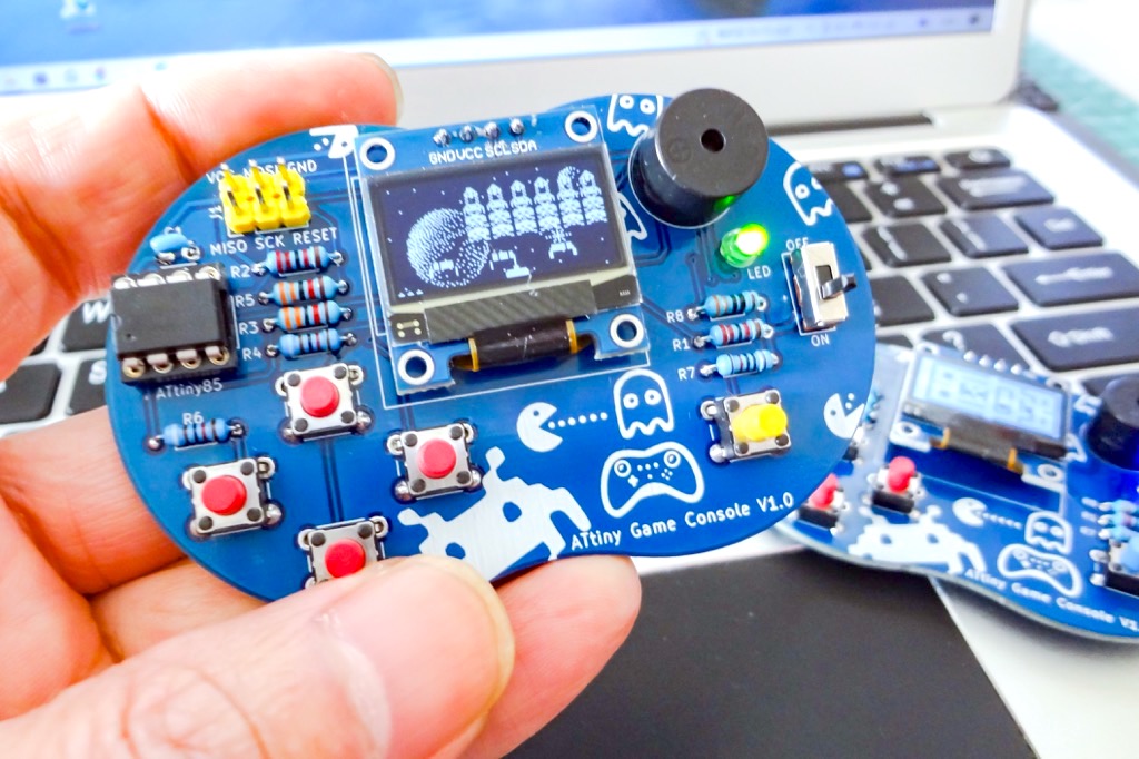 【電子工作】ミニAVRマイコンATtiny85で動かすミニゲーム機『Tiny Joypad』互換ボードを作ってみました！【JLCPCB】 | ぶらり＠web走り書き